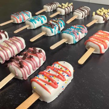 Cakesicles Cake Pops (Cake Popsicles Recipe)